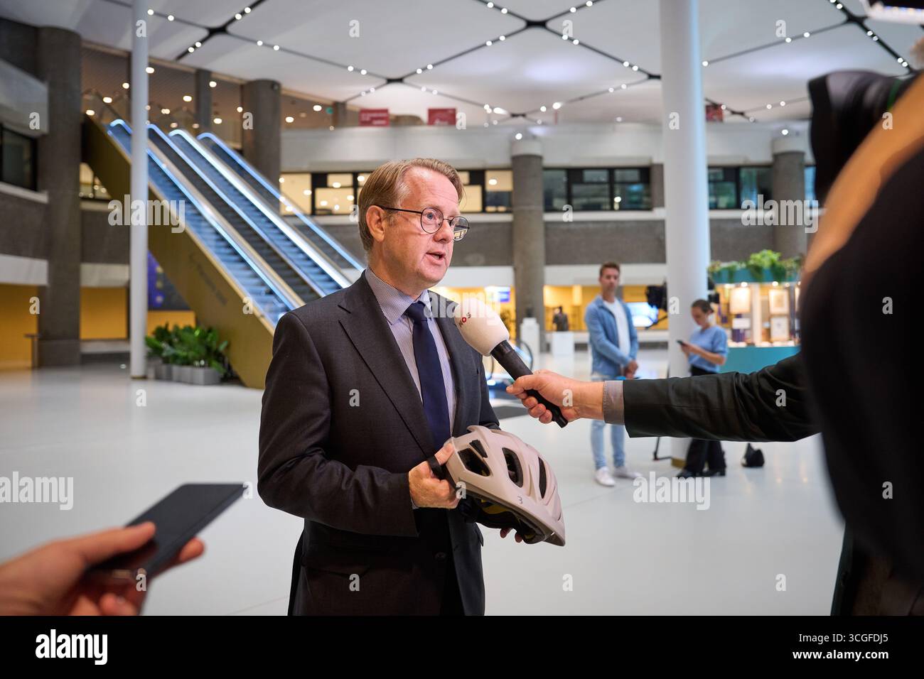 THE HAGUE – Caretaker Minister Robert Tieman (Infrastructure and Water ...
