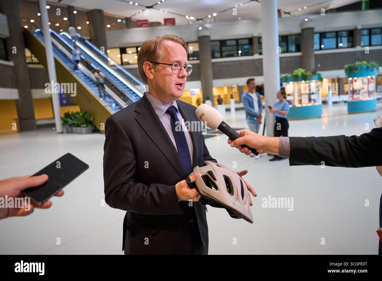 THE HAGUE – Caretaker Minister Robert Tieman (Infrastructure and Water ...