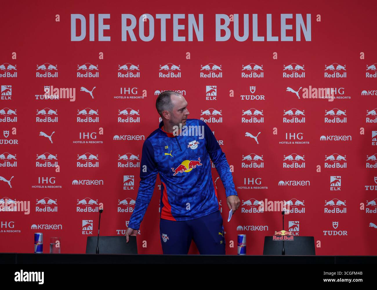 28 August 2025, Saxony, Leipzig: Soccer, Bundesliga, before the match ...
