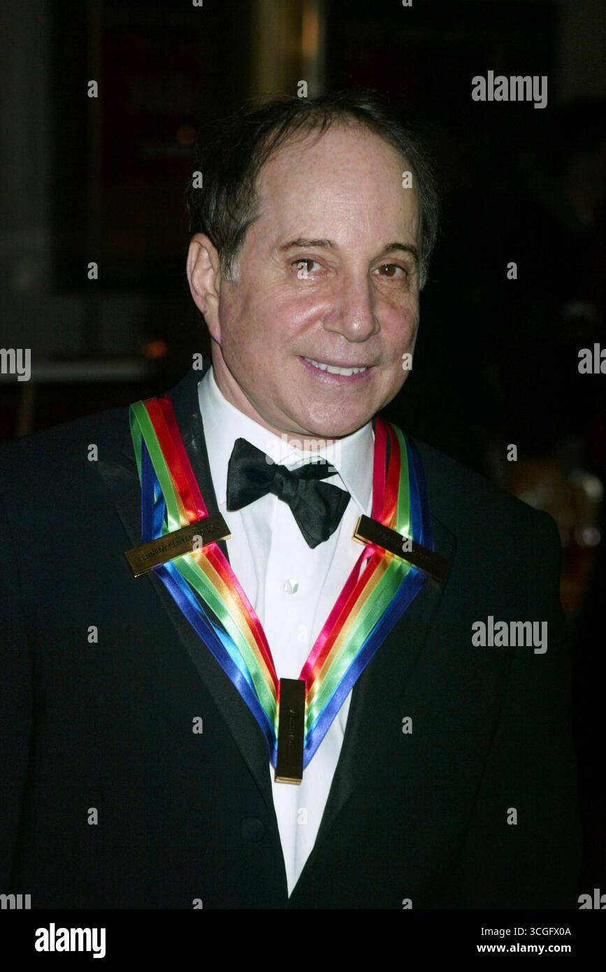 Paul Simon attends the 2002 Kennedy Center Honors in the Hall of States ...