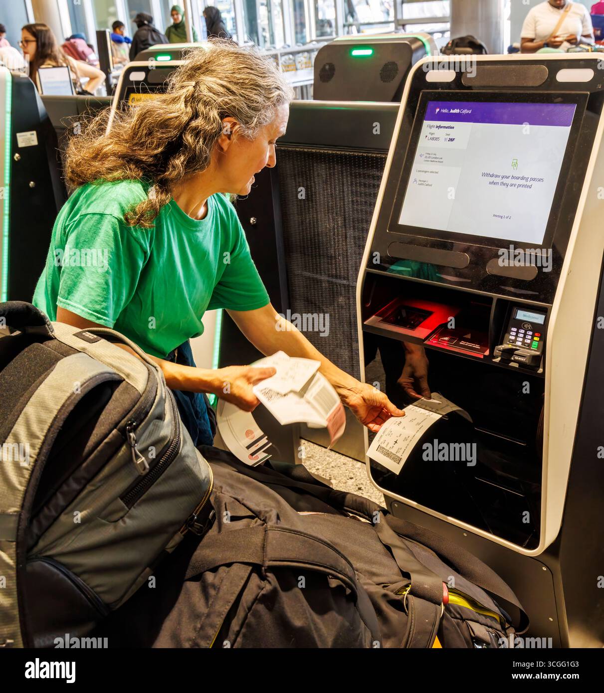 Machines for printing your own baggage tags and boarding cards ...