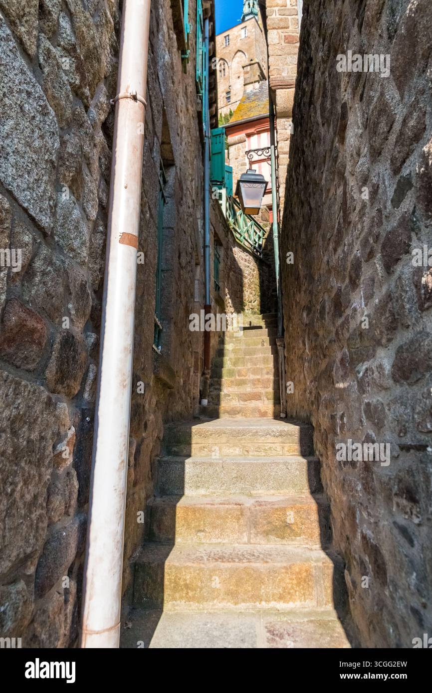 View between one passageway hi-res stock photography and images - Alamy