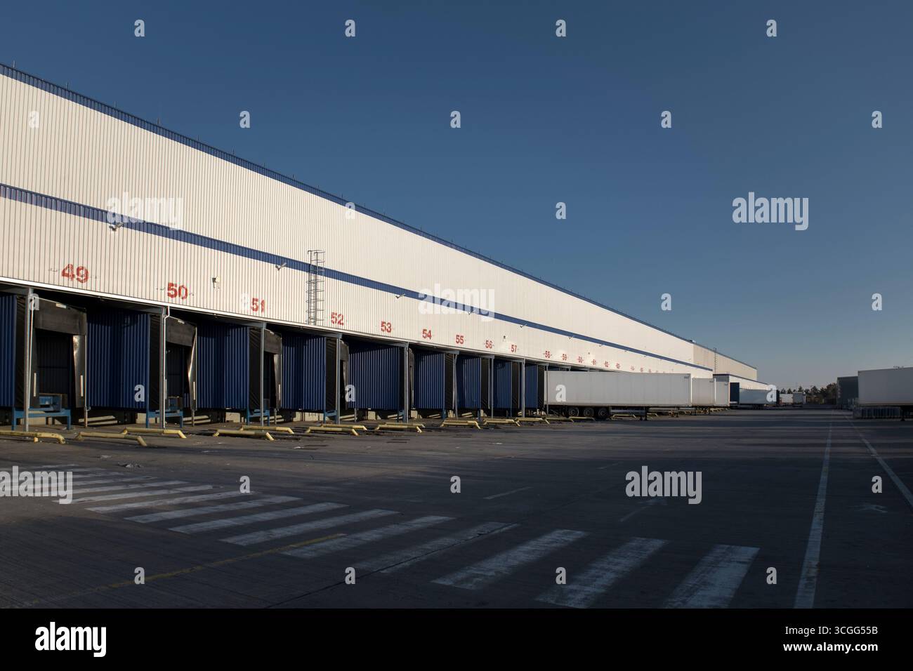 Truck in open warehouse building hi-res stock photography and images ...