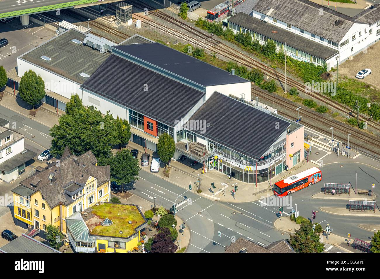 Luftbild, McDonald s am Busbahnhof Le-Puy-Straße, Meschede-Stadt ...
