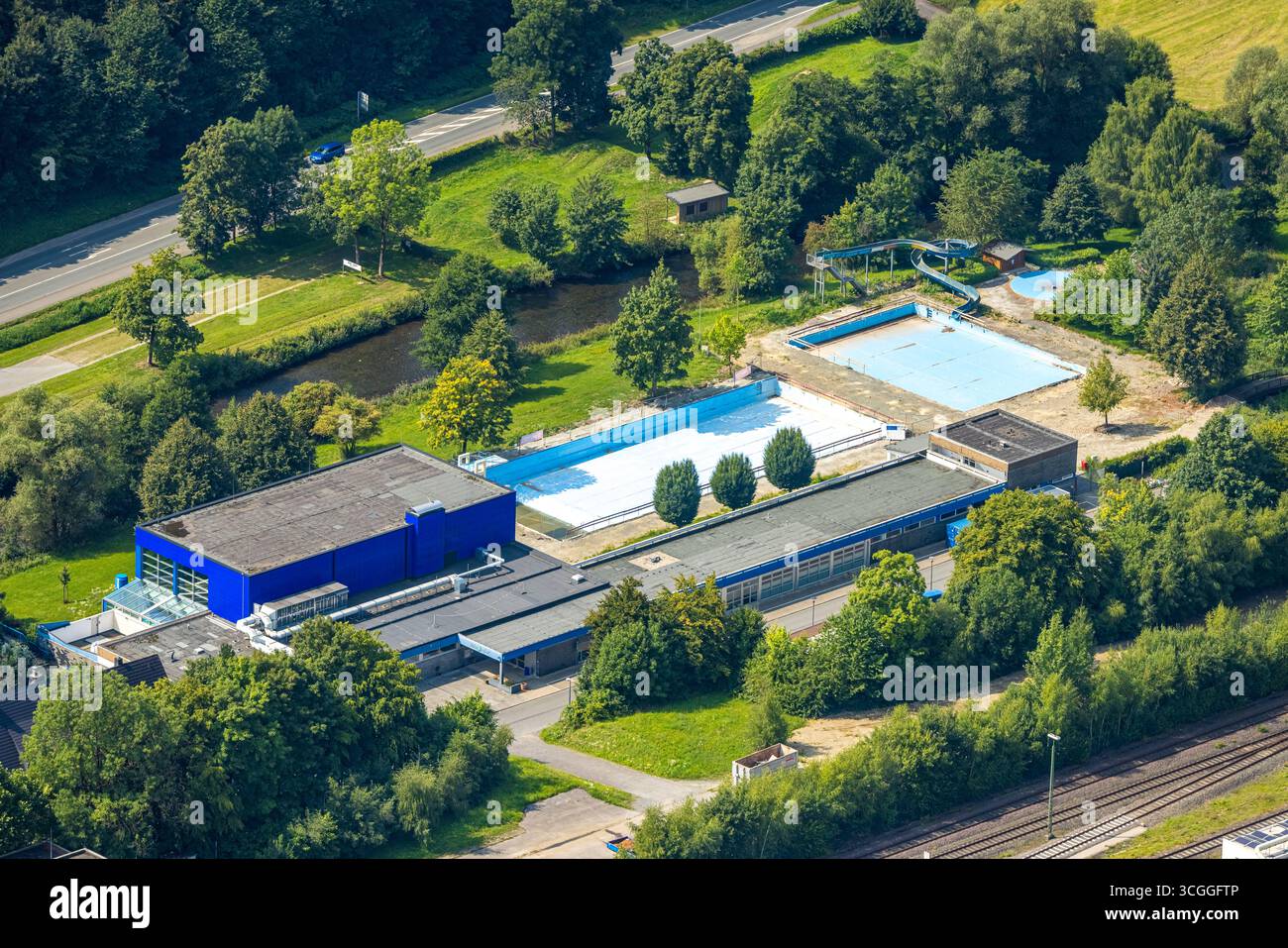 Luftbild, Freibad und Hallenbad Meschede ohne Wasser, Meschede-Stadt ...