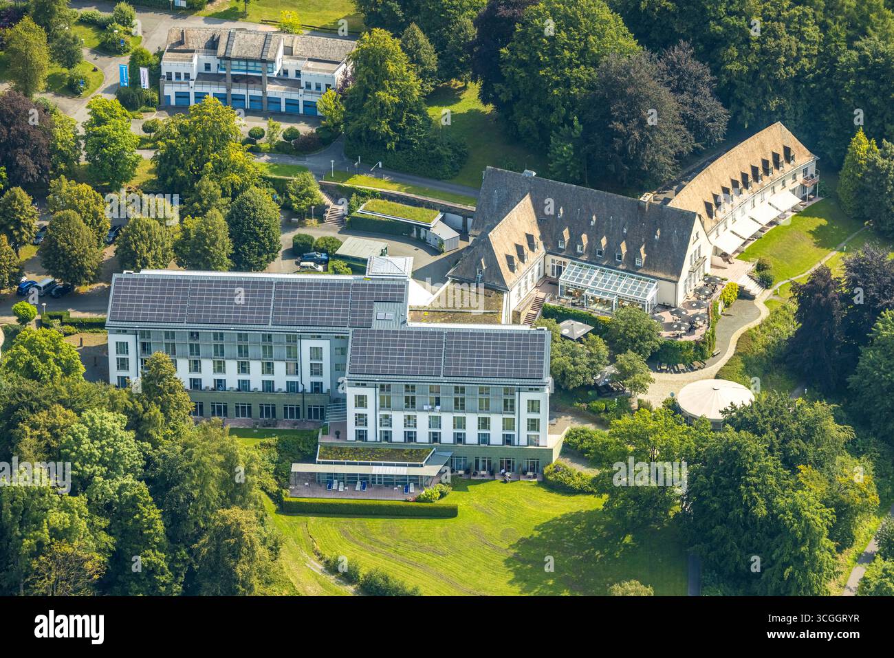 Luftbild, Welcome Hotel Meschede/Hennesee mit Solardach und ...