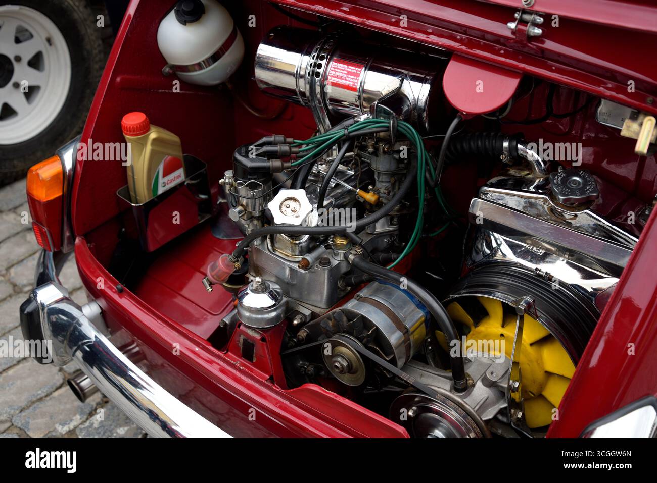 600 car spain 50's hi-res stock photography and images - Alamy