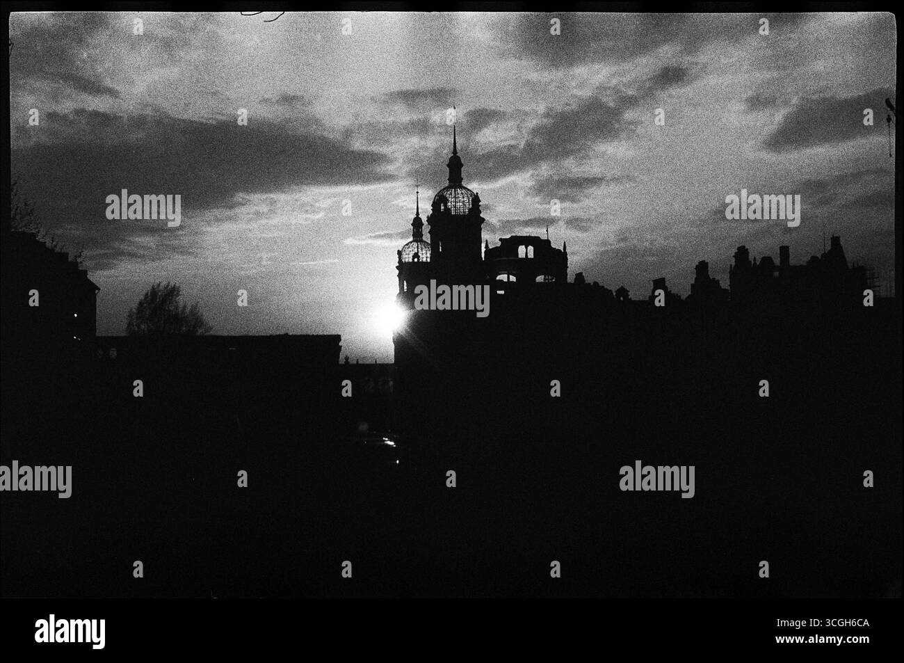Dresdner residenzschloss 1945 hi-res stock photography and images - Alamy
