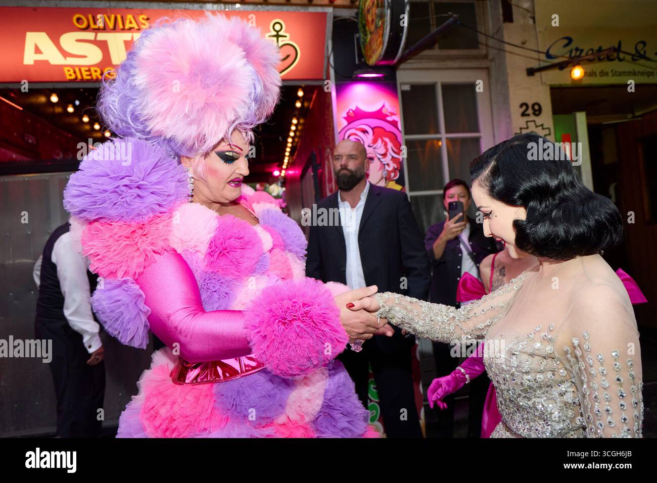 The 2025 event drag artist hi-res stock photography and images - Alamy