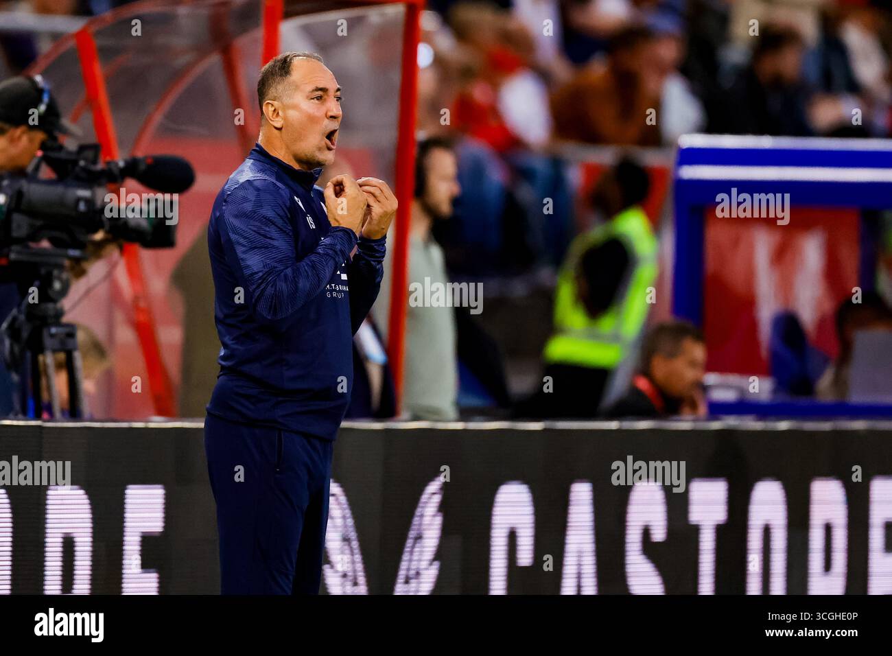 Utrecht - Coach Igor Stimac of HSK Zrinjski Mostar coaches his team ...