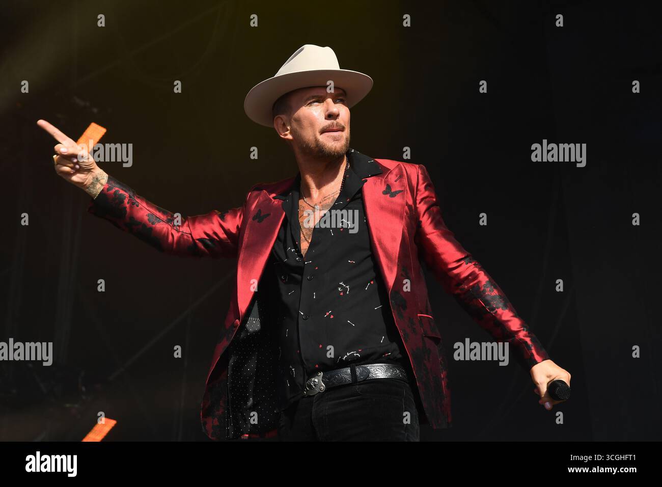 HENLEY-ON-THAMES, ENGLAND - AUGUST 17: Matt Goss performing at Rewind ...