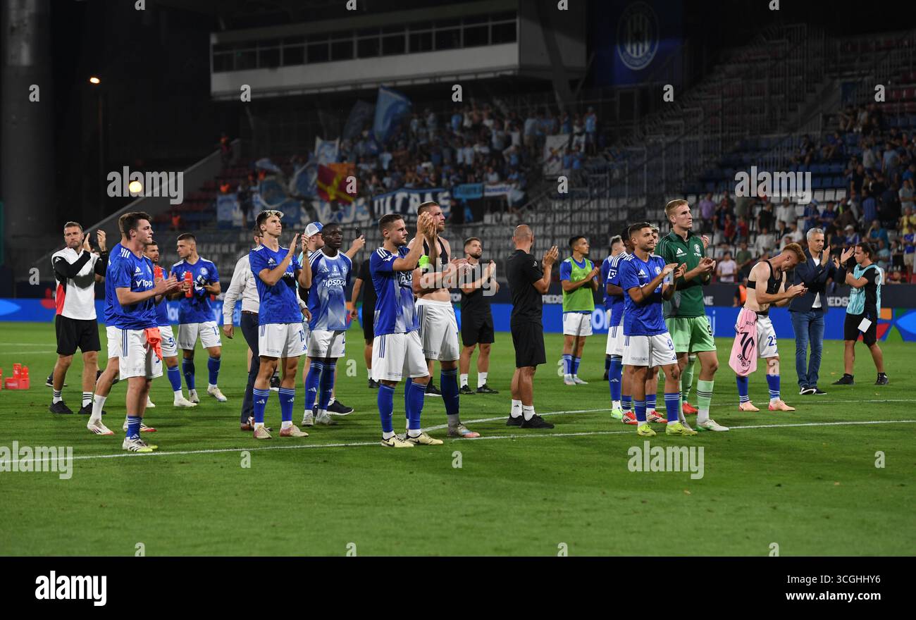 Football players of SK Sigma Olomouc greet fans after the Football ...