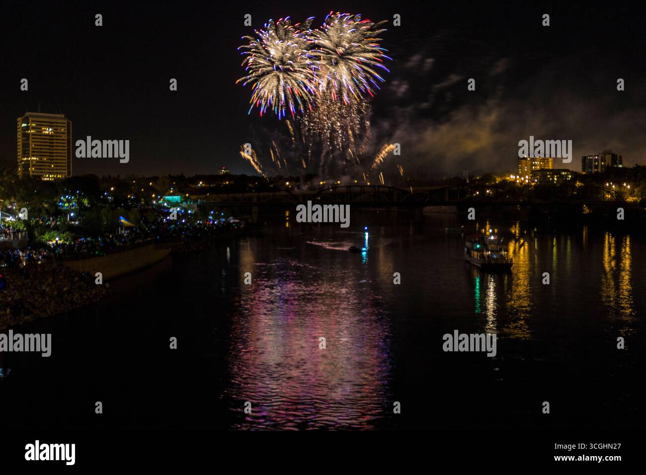 Spectacular Canada Day fireworks soar above Saskatoon’s Buckwold Bridge ...