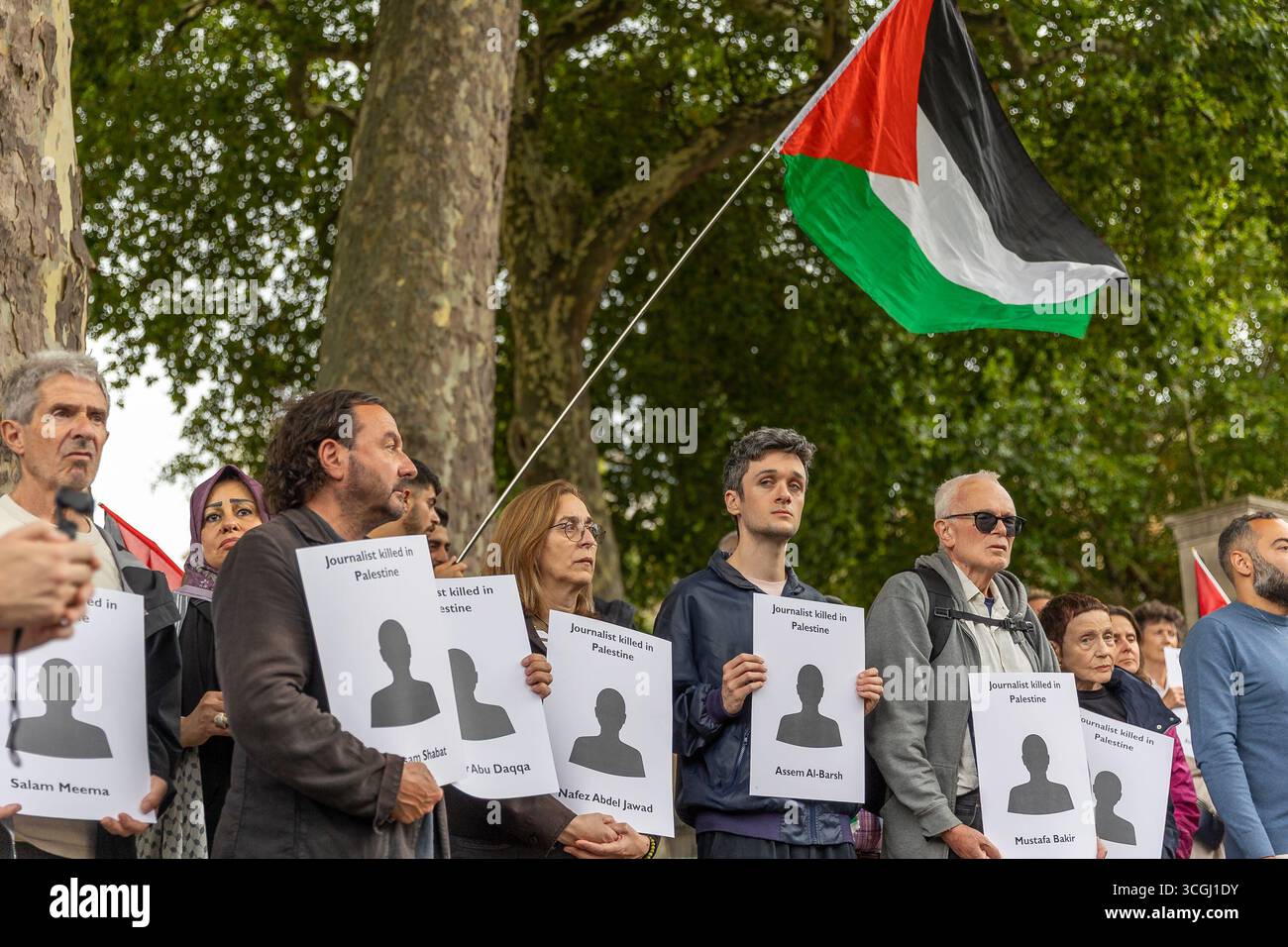 Protection of journalists hi-res stock photography and images - Alamy