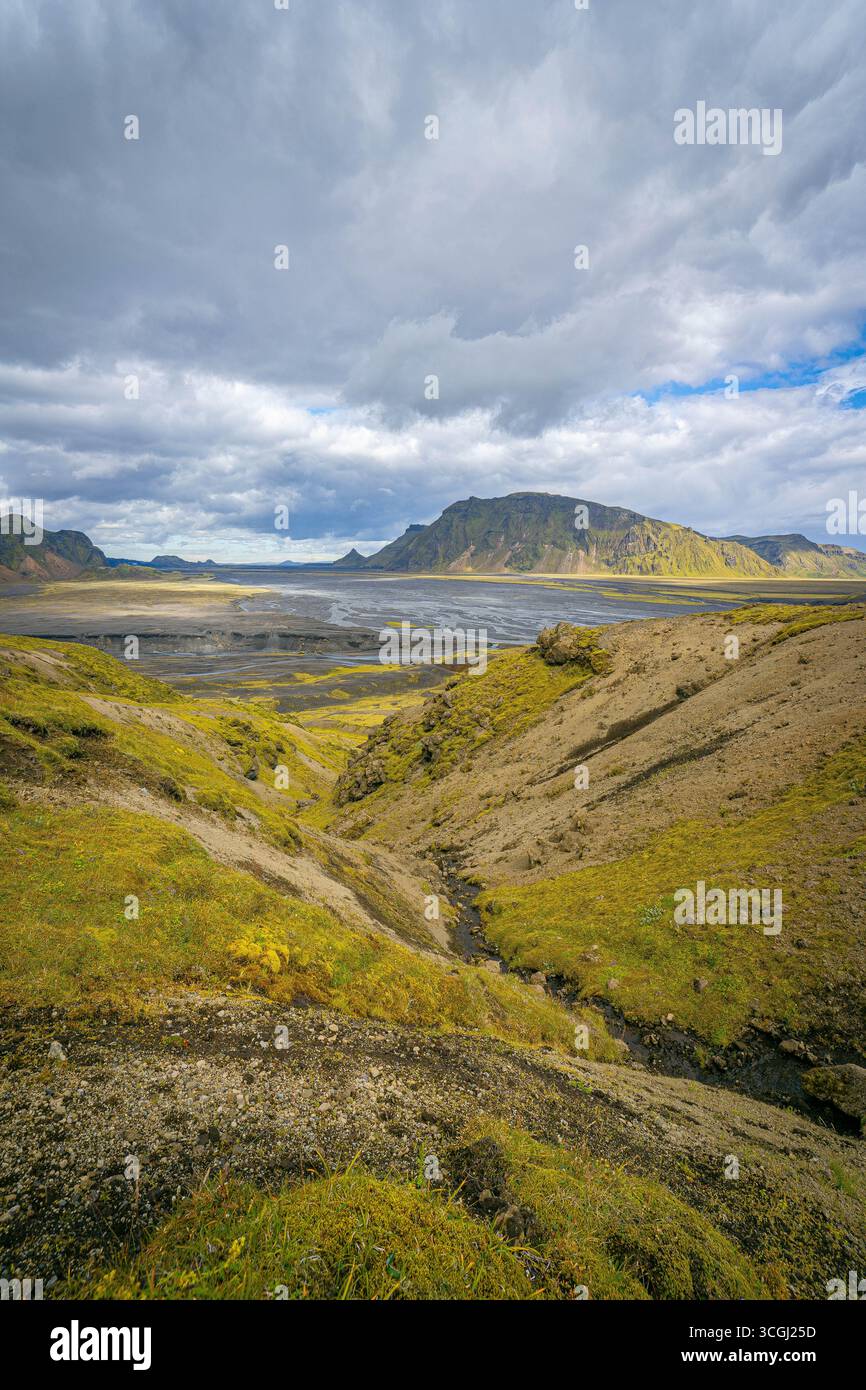 Volcanic valley glacial rivers hi-res stock photography and images - Alamy