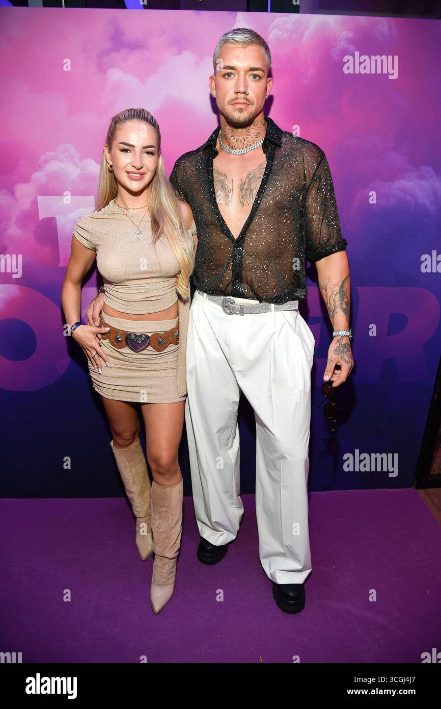 Emma Fernlund und Lucas Schwarze beim Premieren Event zum Start vom ...