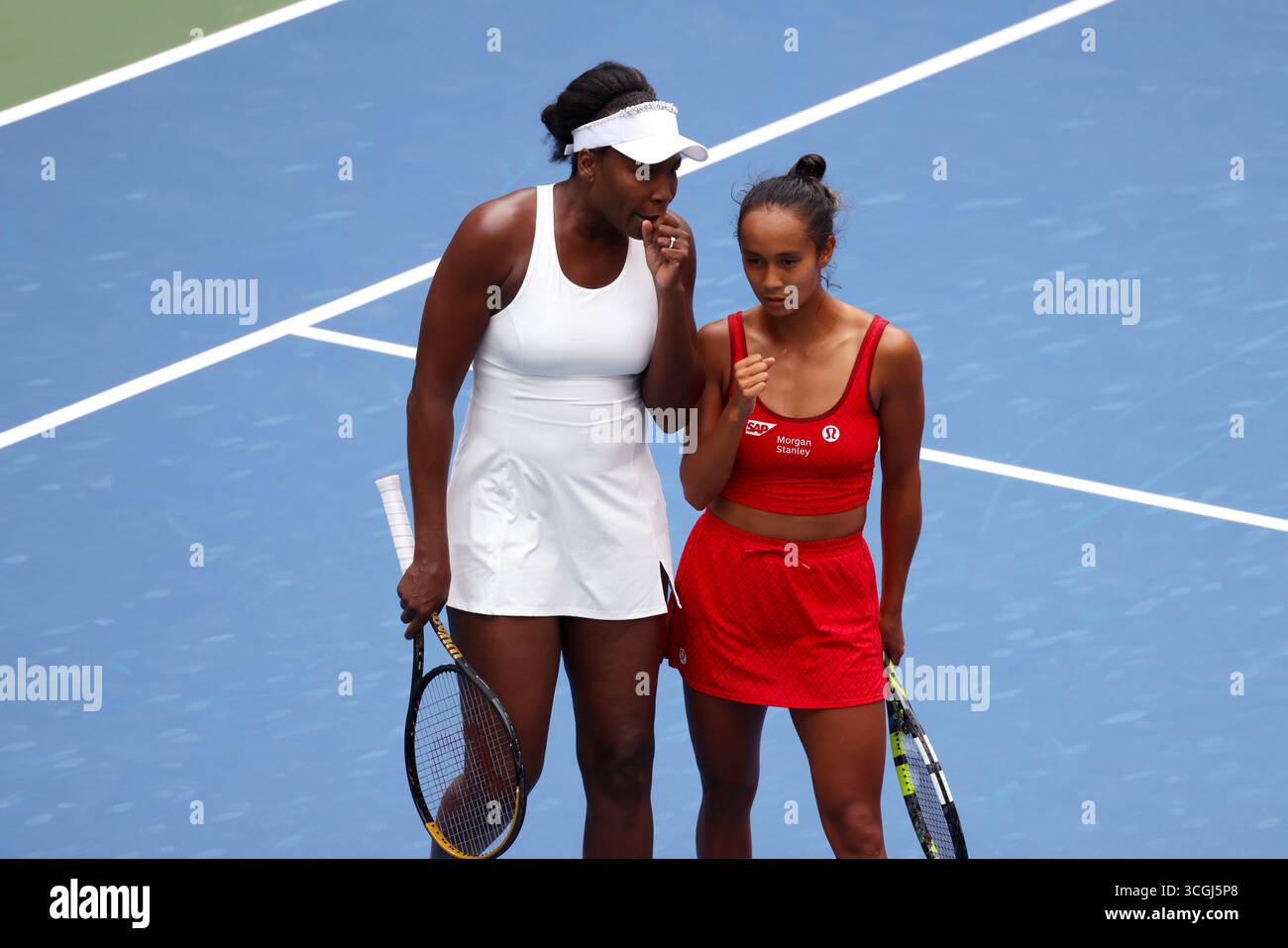 Leylah fernandez and venus williams hi-res stock photography and images ...