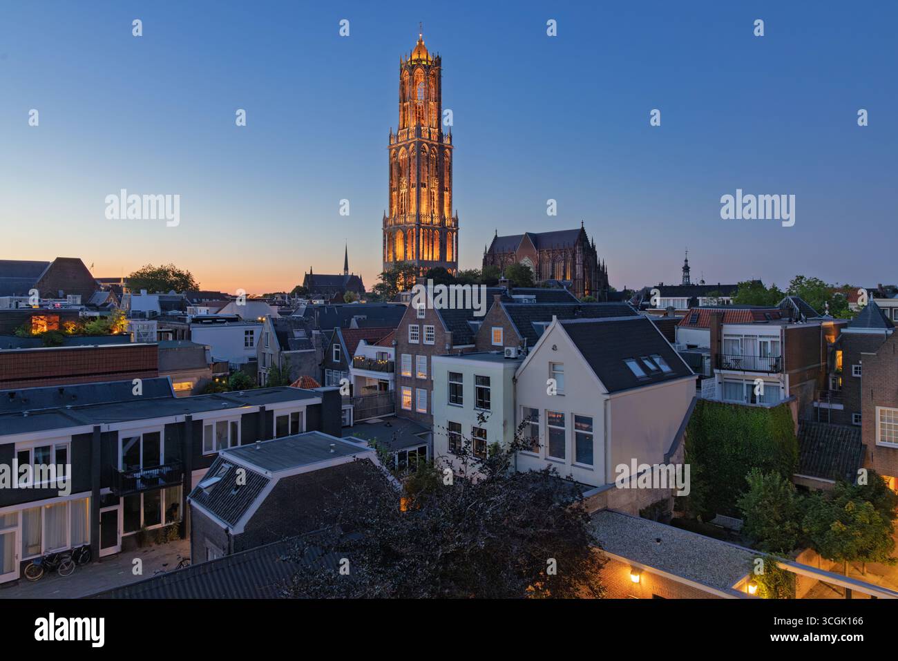 The beautifully illuminated Dom Tower "Domtoren" of Utrecht dominates ...