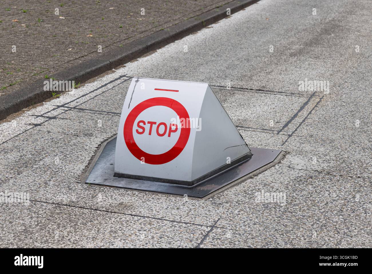 Sos road sign icon hi-res stock photography and images - Alamy