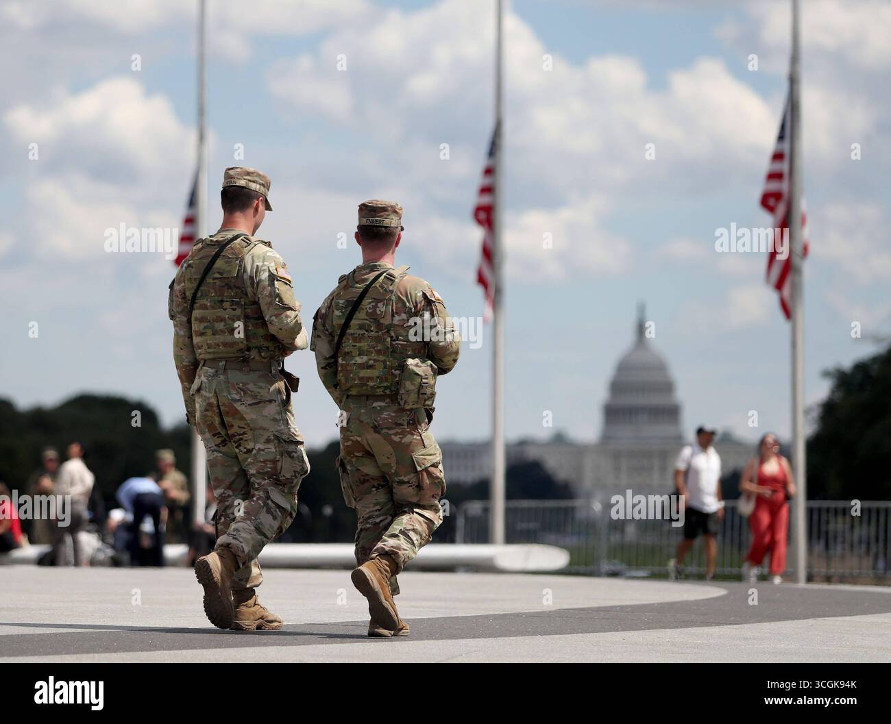 Aemed US National Guard on patrol in Washington, District of Columbia ...