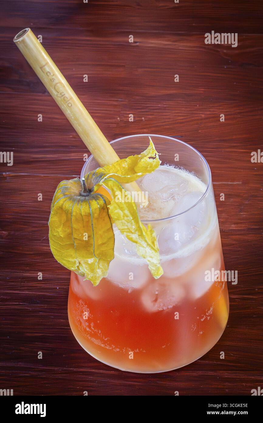 Cocktail alcoholic beverage hi-res stock photography and images - Alamy