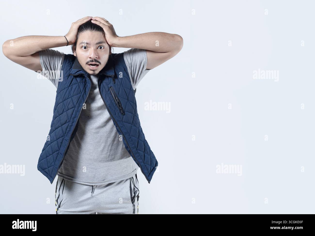 Shocked man clutching head hi-res stock photography and images - Alamy