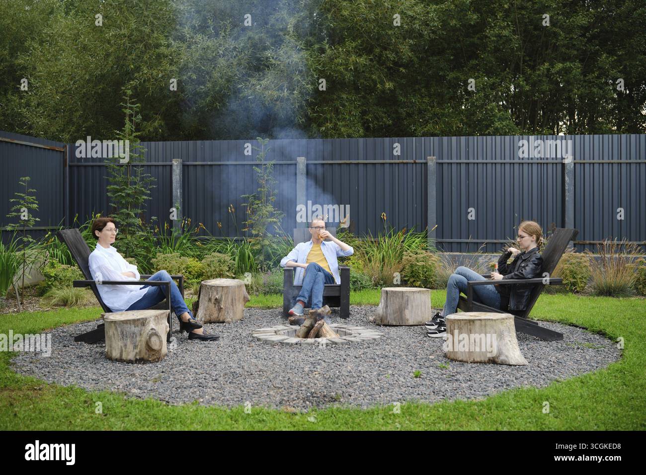 Family relax around circular hi-res stock photography and images - Alamy