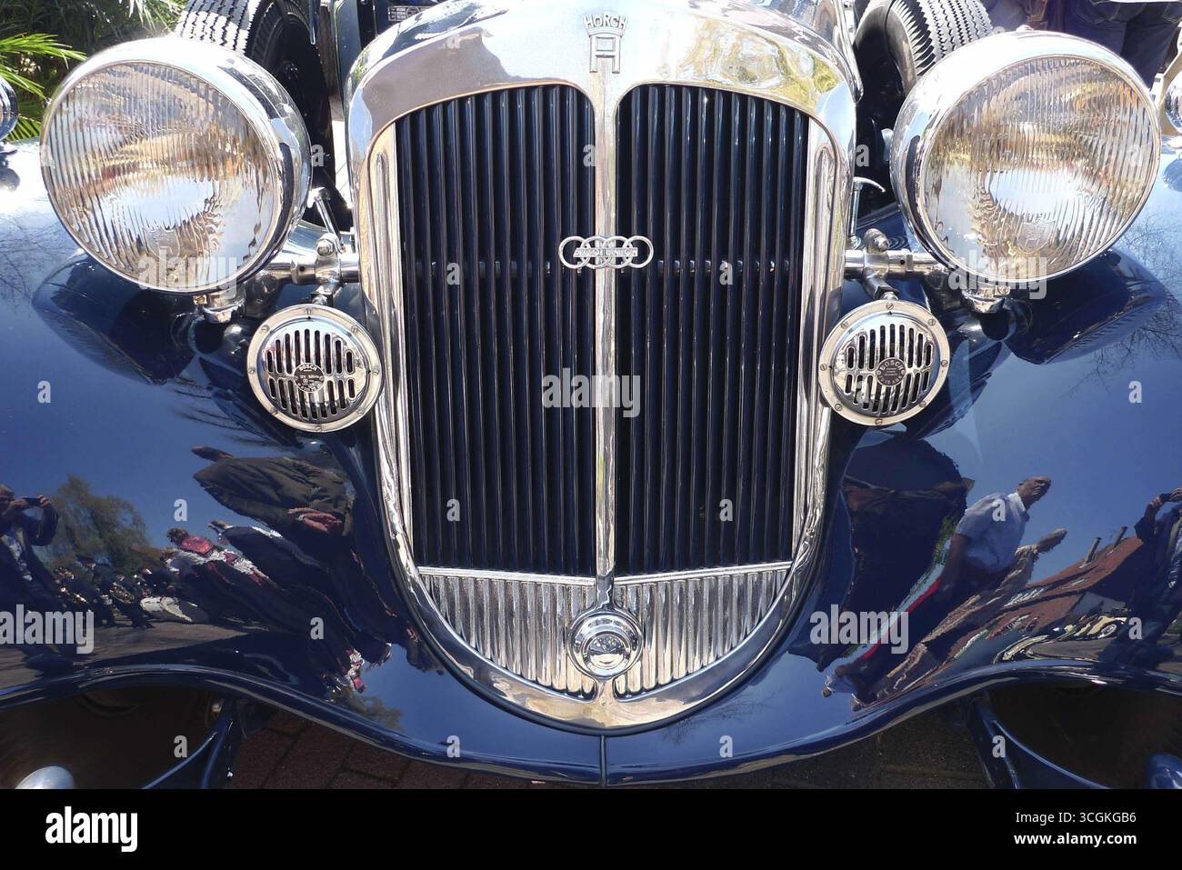 Double round headlights hi-res stock photography and images - Alamy