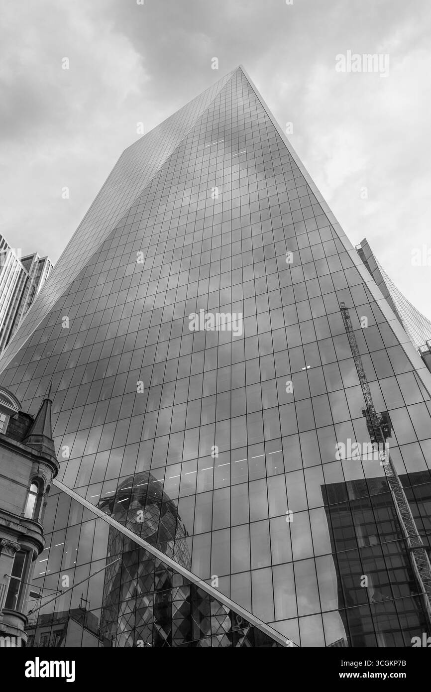 Scalpel skyscraper london lime street Black and White Stock Photos ...