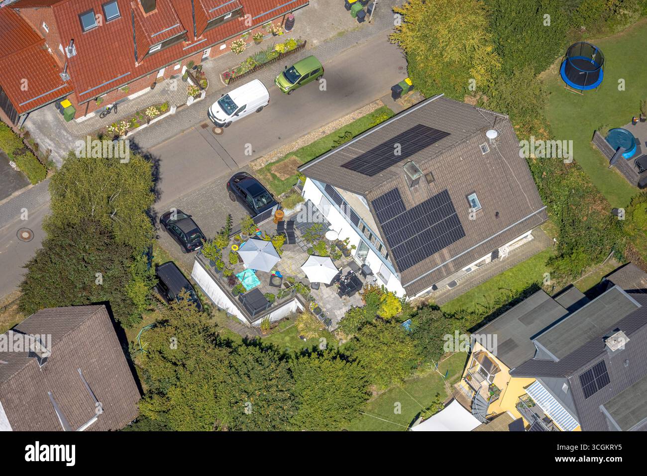 Luftbild, Wohnhaus mit Solardach an der Wiesenstraße, Höferhof, Kierspe ...