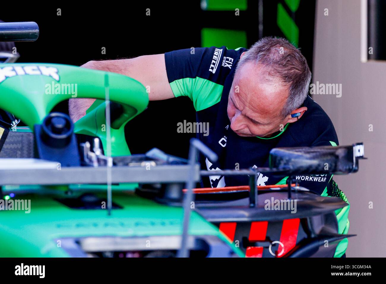 Stake F1 Team Kick Sauber mechanics prepare Nico Hülkenberg's car ...