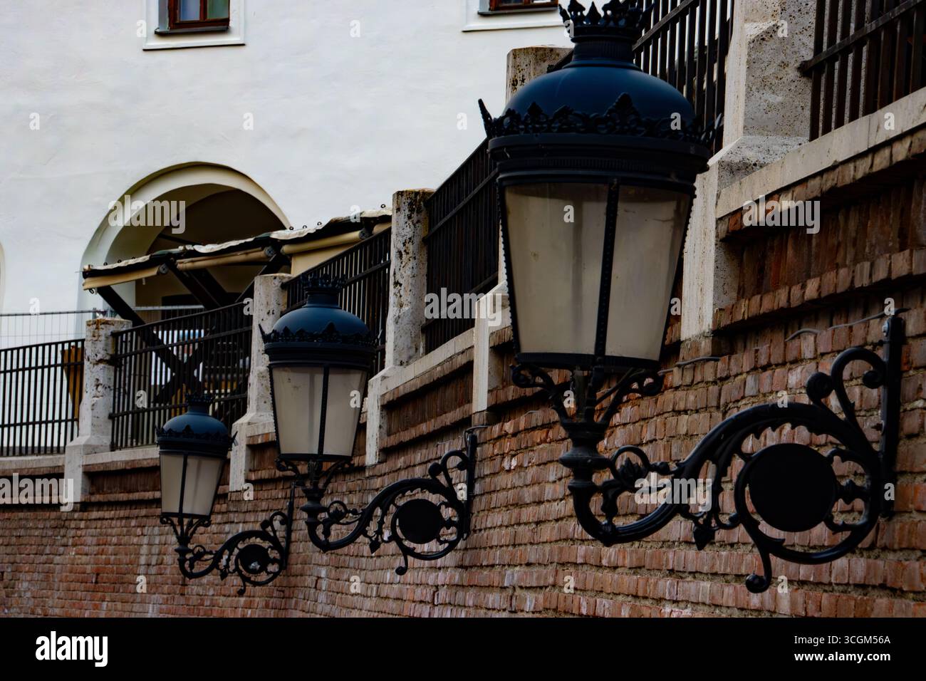 Brick building street light hi-res stock photography and images - Alamy