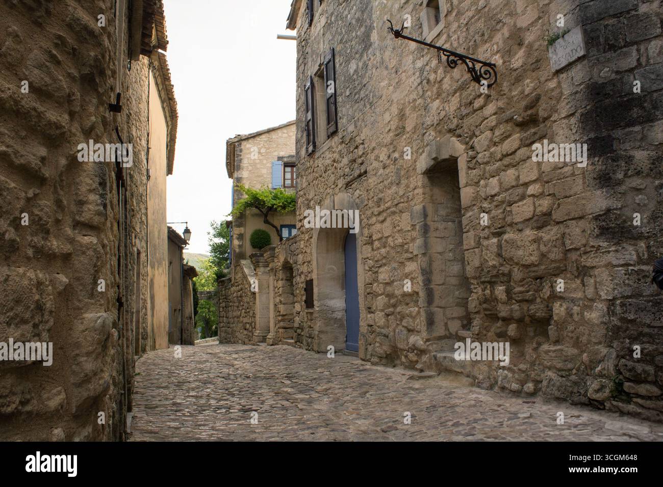 Cobblestone alley stone buildings hi-res stock photography and images ...