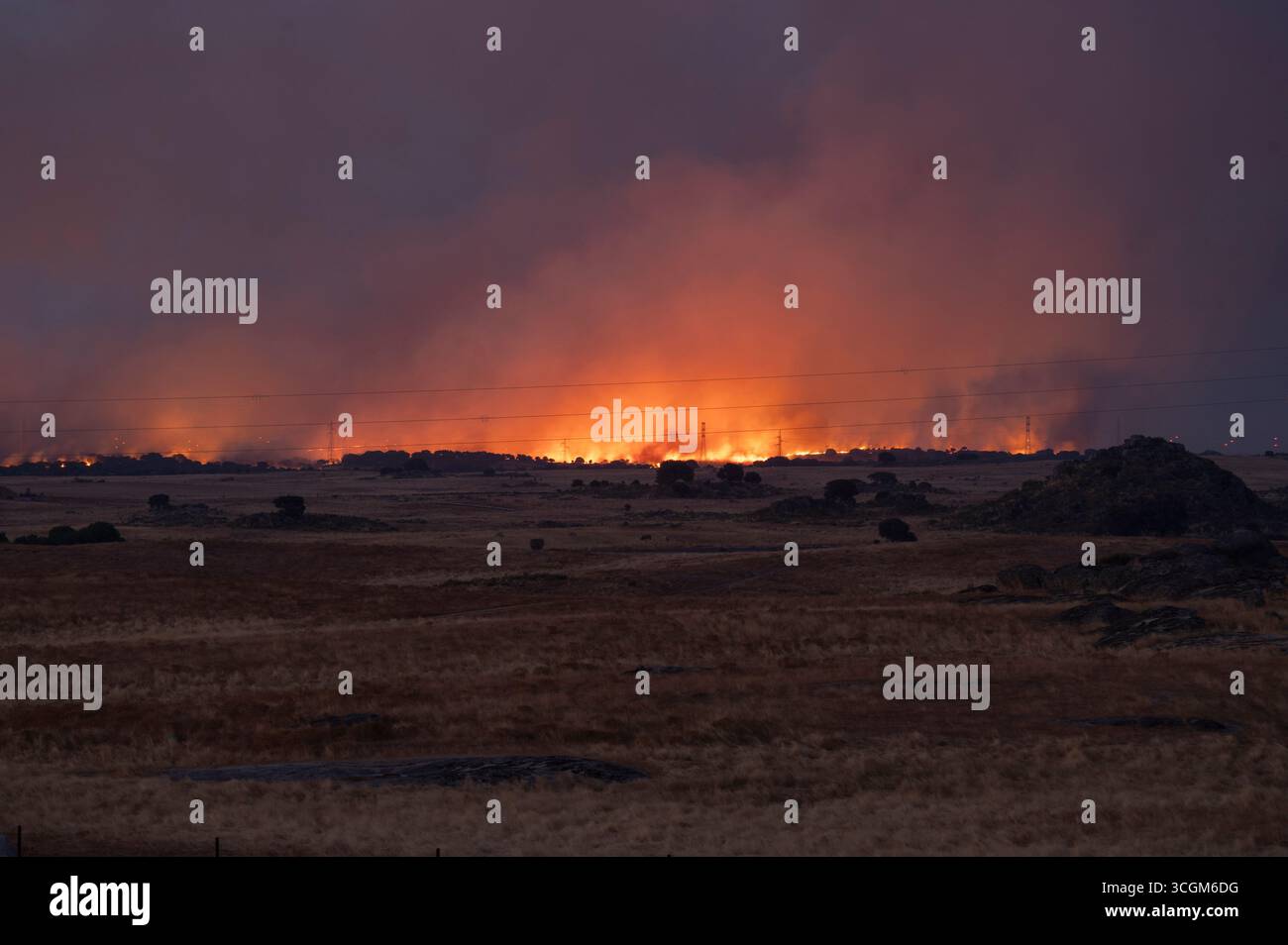 Capturing the Terrifying Power of an Uncontrolled Wildfire Stock Photo ...