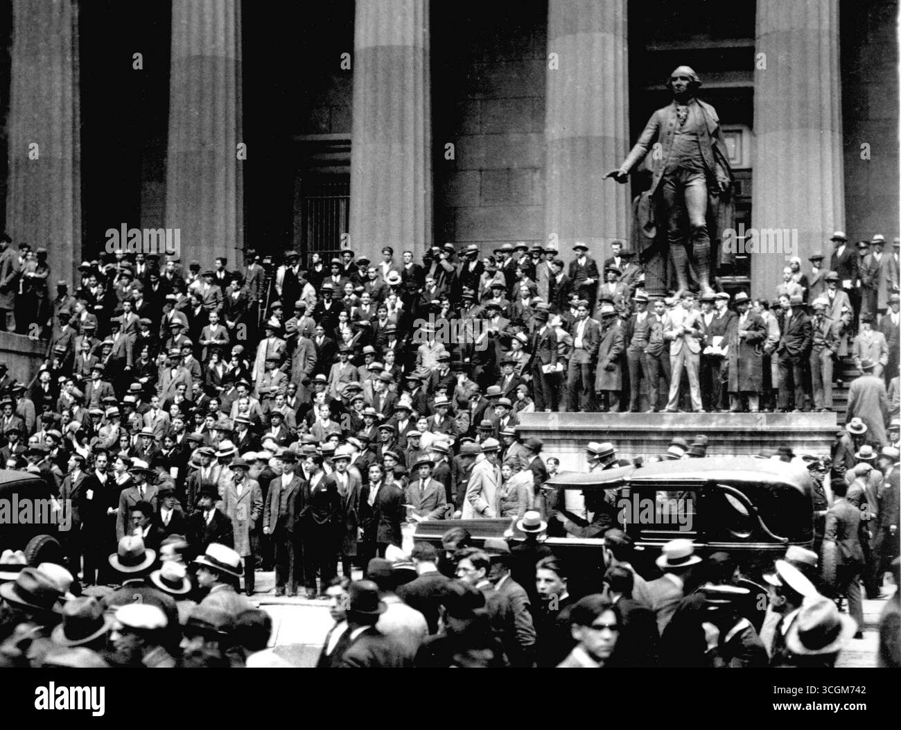 Stock exchange ticker building Black and White Stock Photos & Images ...