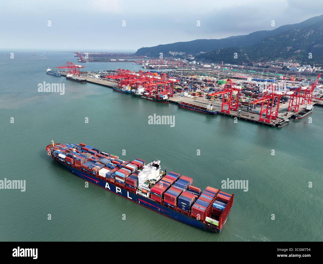 Aerial photo shows the container terminal of Lianyungang Port ...