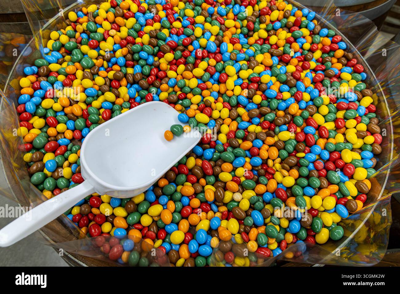 Assorted colorful candy coated chocolates hi-res stock photography and ...
