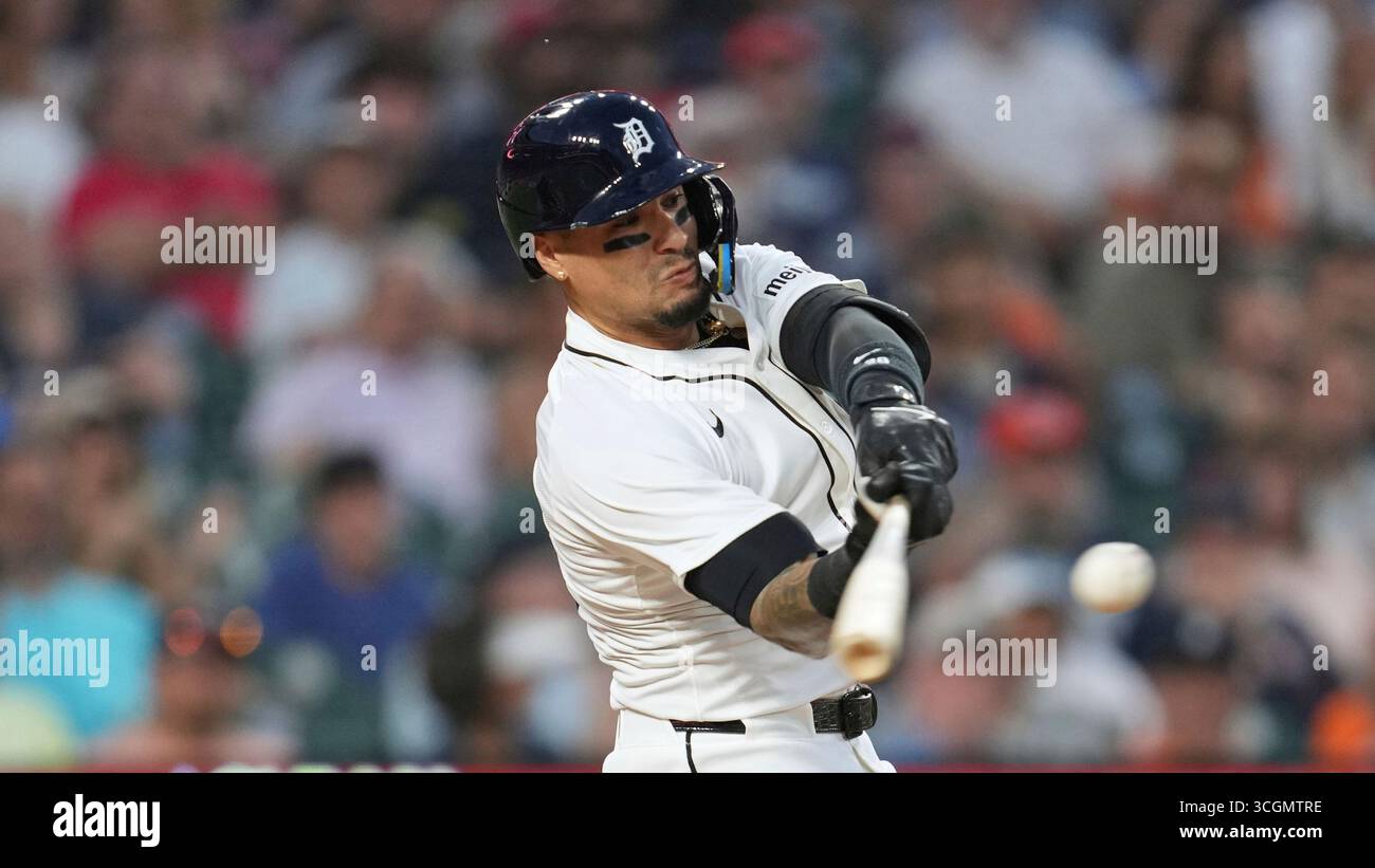 Detroit Tigers' Javier Báez bats against the Minnesota Twins in the ...