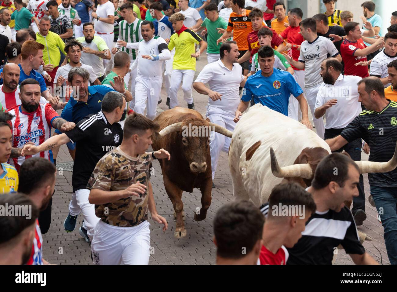 August 29, 2025, Madrid, Madrid, Spain: Runners racing ahead of the ...