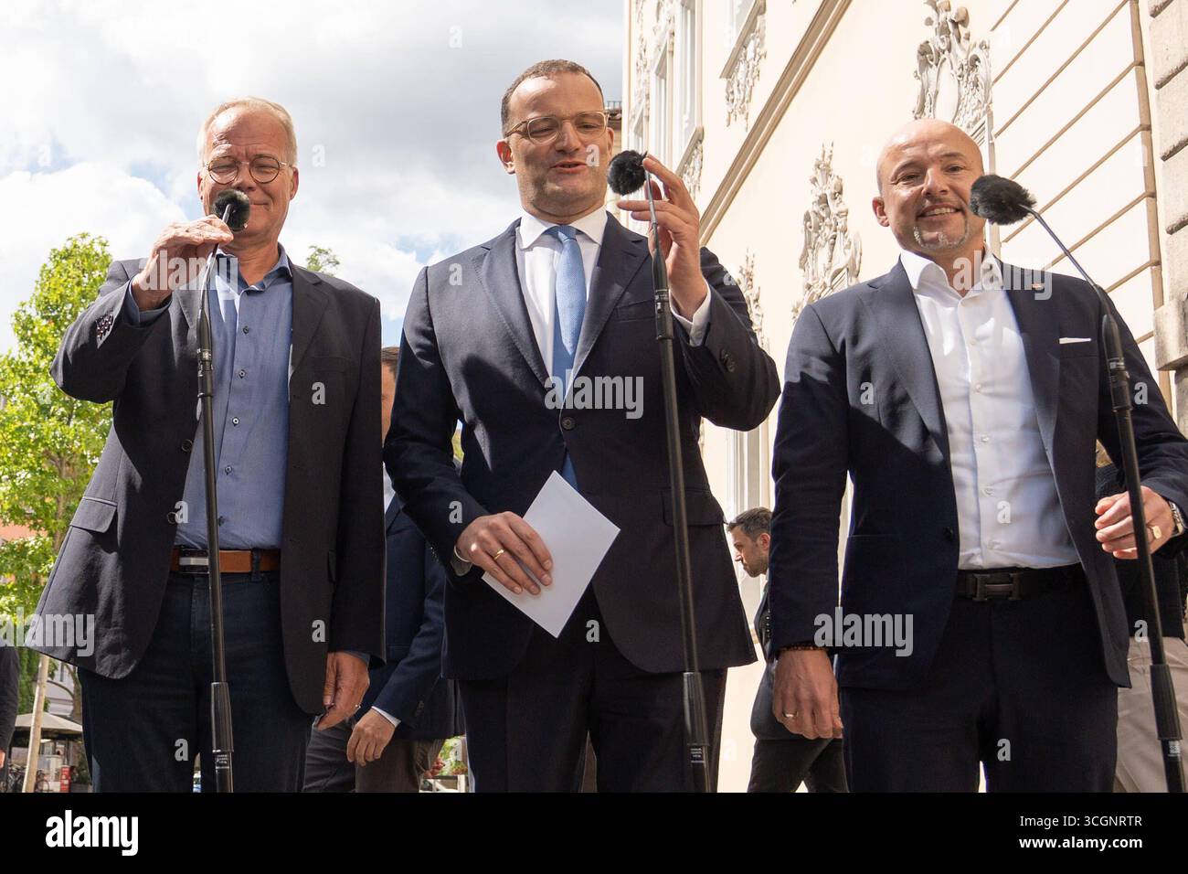 Jens Spahn Mitte, Matthias Miersch links und Alexander Hoffmann rechts ...