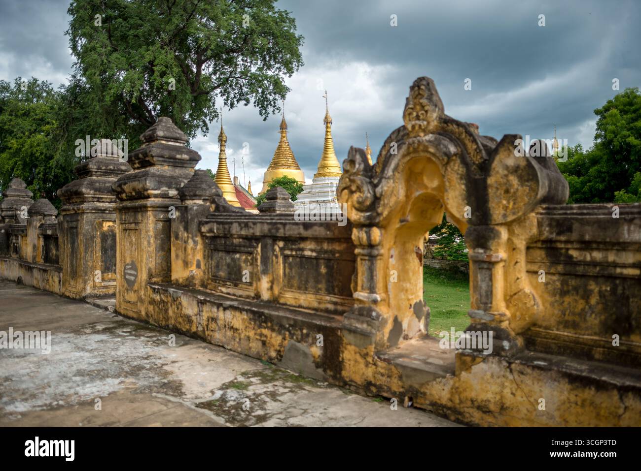 Frames nu hi-res stock photography and images - Alamy