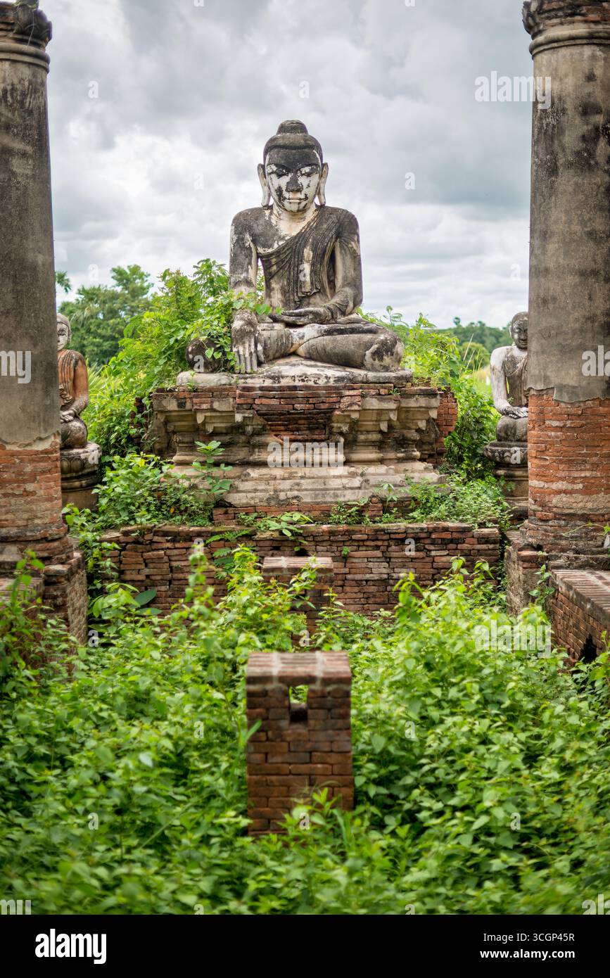 Yadanar hsemee pagoda complex hi-res stock photography and images - Alamy
