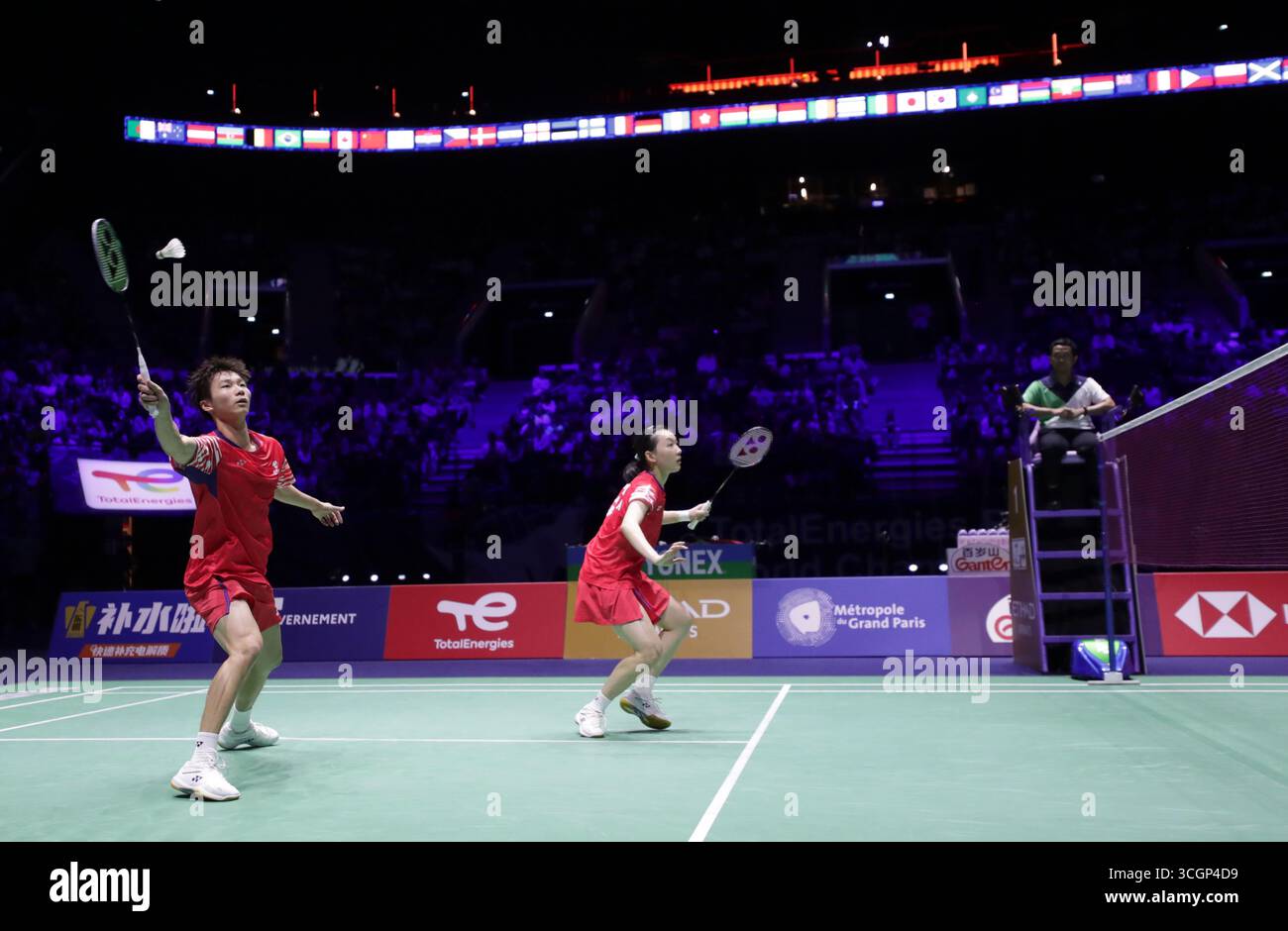 (250829) -- PARIS, Aug. 29, 2025 (Xinhua) -- Jiang Zhenbang (L)/Wei ...