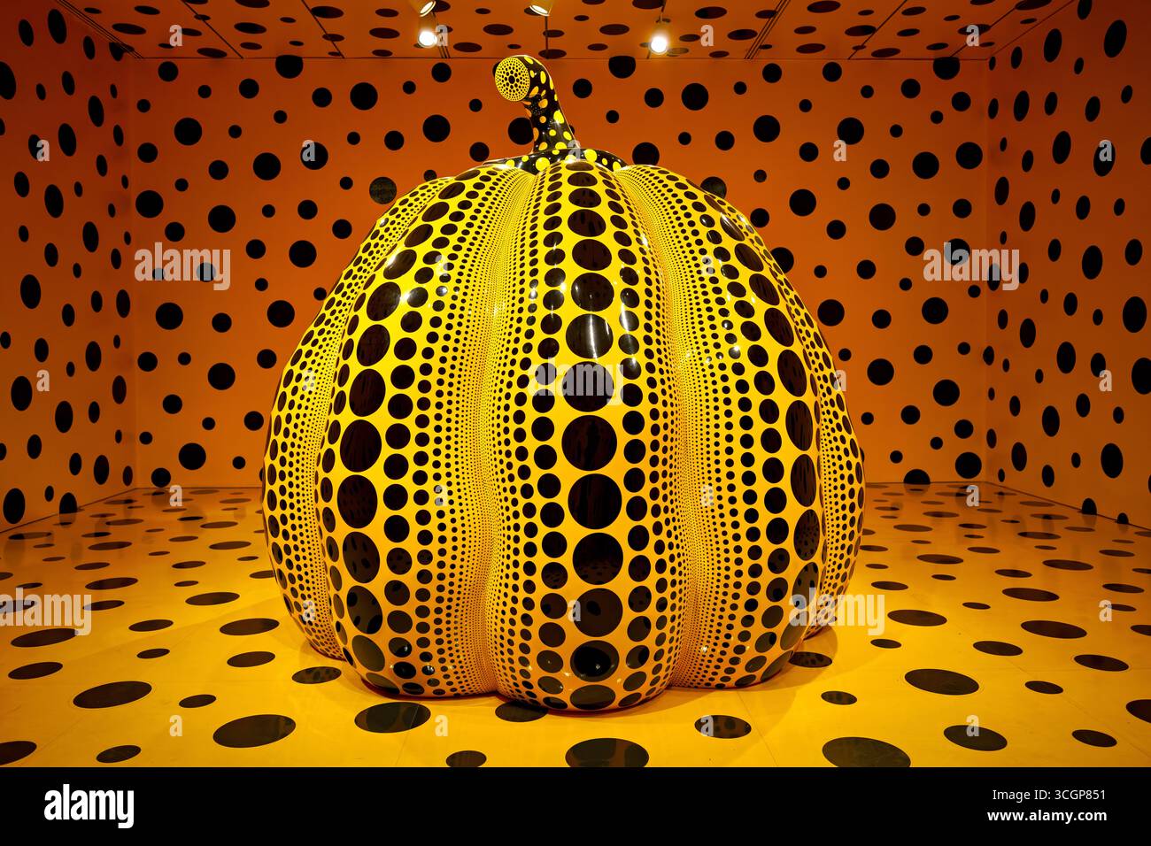 Art yayoi kusama japanese artist hi-res stock photography and images ...