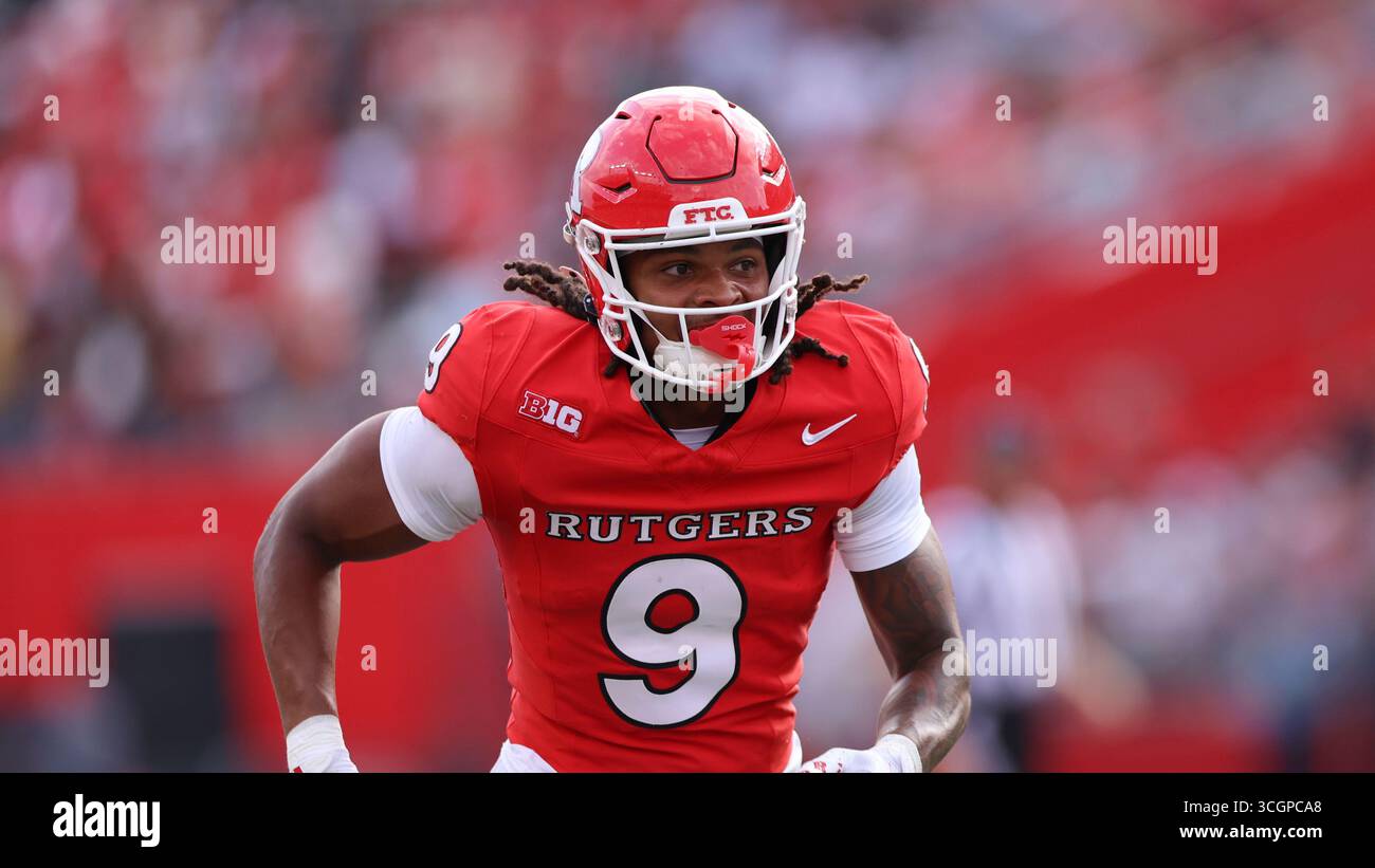 Rutgers Ian Strong (9) in action against Ohio during an NCAA football ...