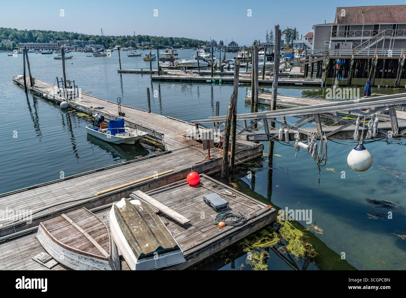 Empty wooden boat pier marina hi-res stock photography and images - Alamy