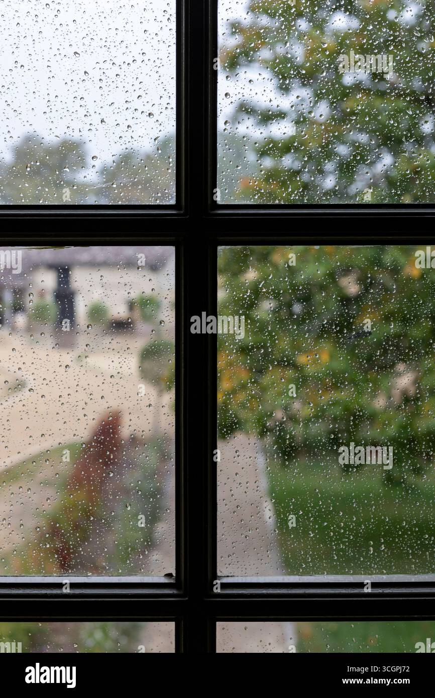 Rainy window view hi-res stock photography and images - Alamy