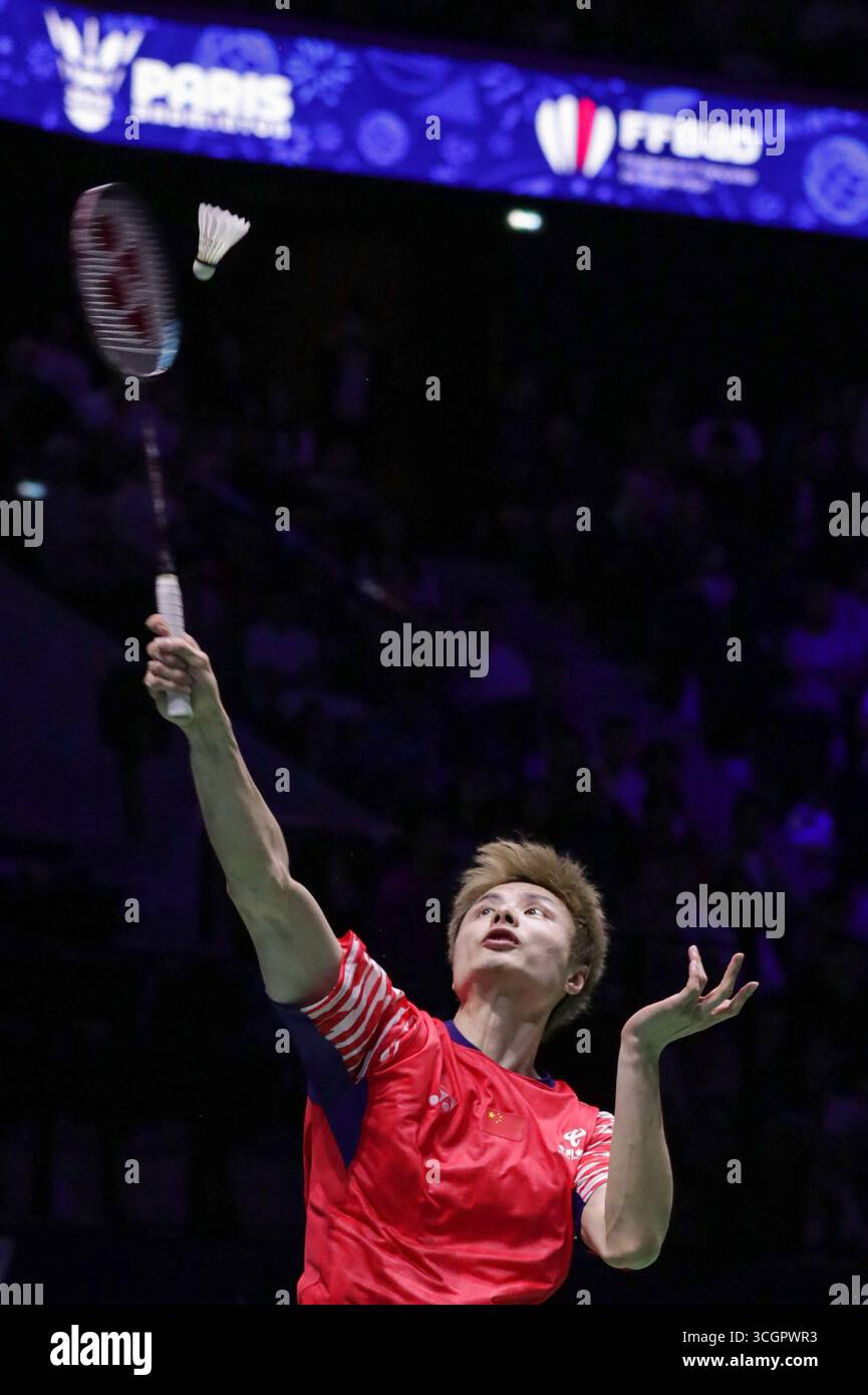 (250829) -- PARIS, Aug. 29, 2025 (Xinhua) -- Shi Yuqi competes during ...