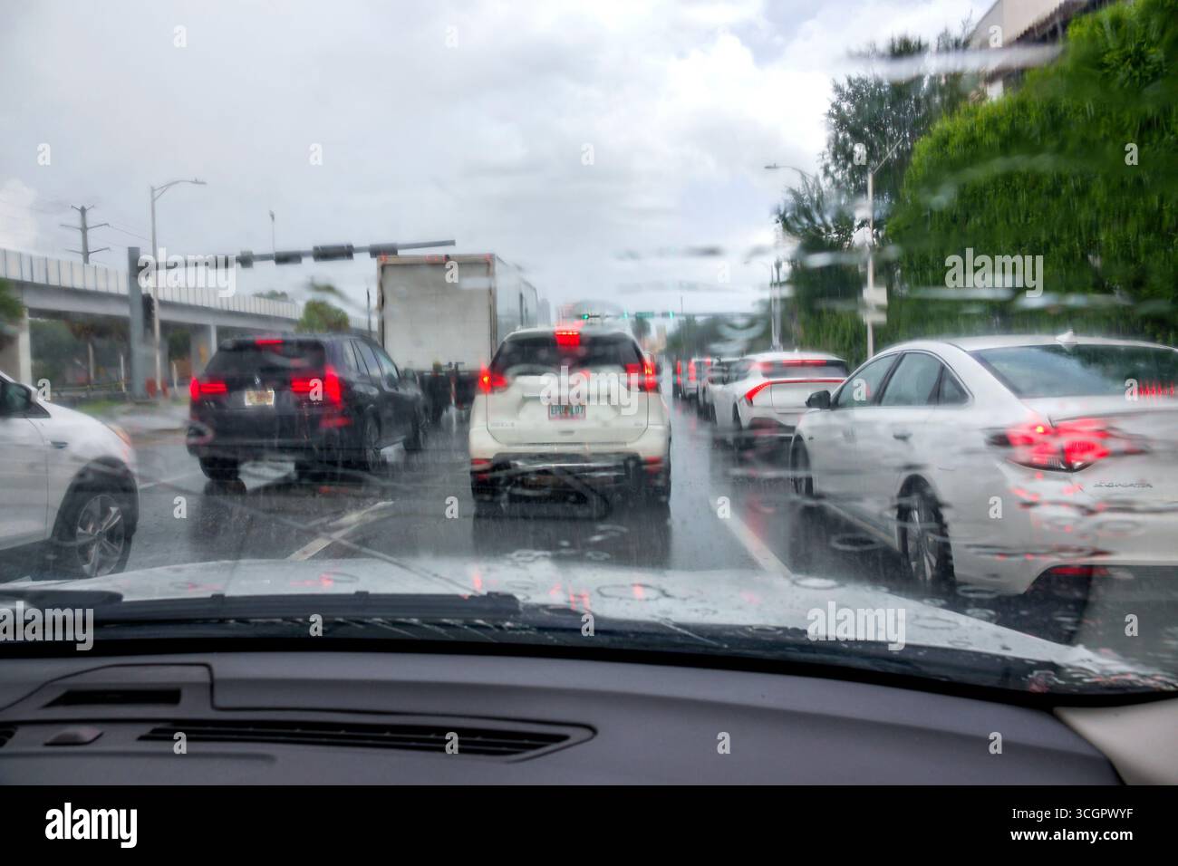 American truck on a rainy day hi-res stock photography and images - Alamy