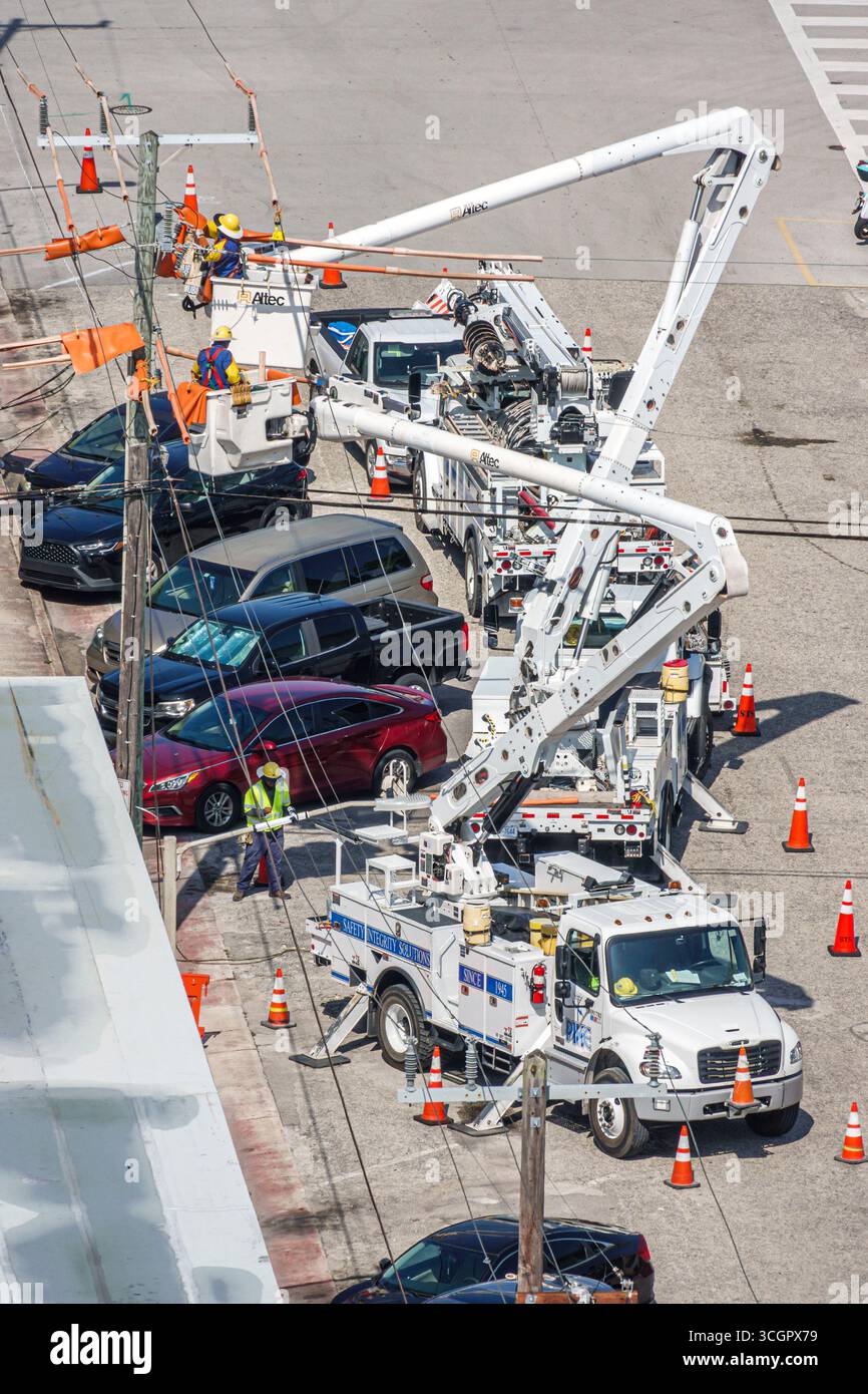 Altec bucket trucks pike electric vehicles hi-res stock photography and images - Alamy
